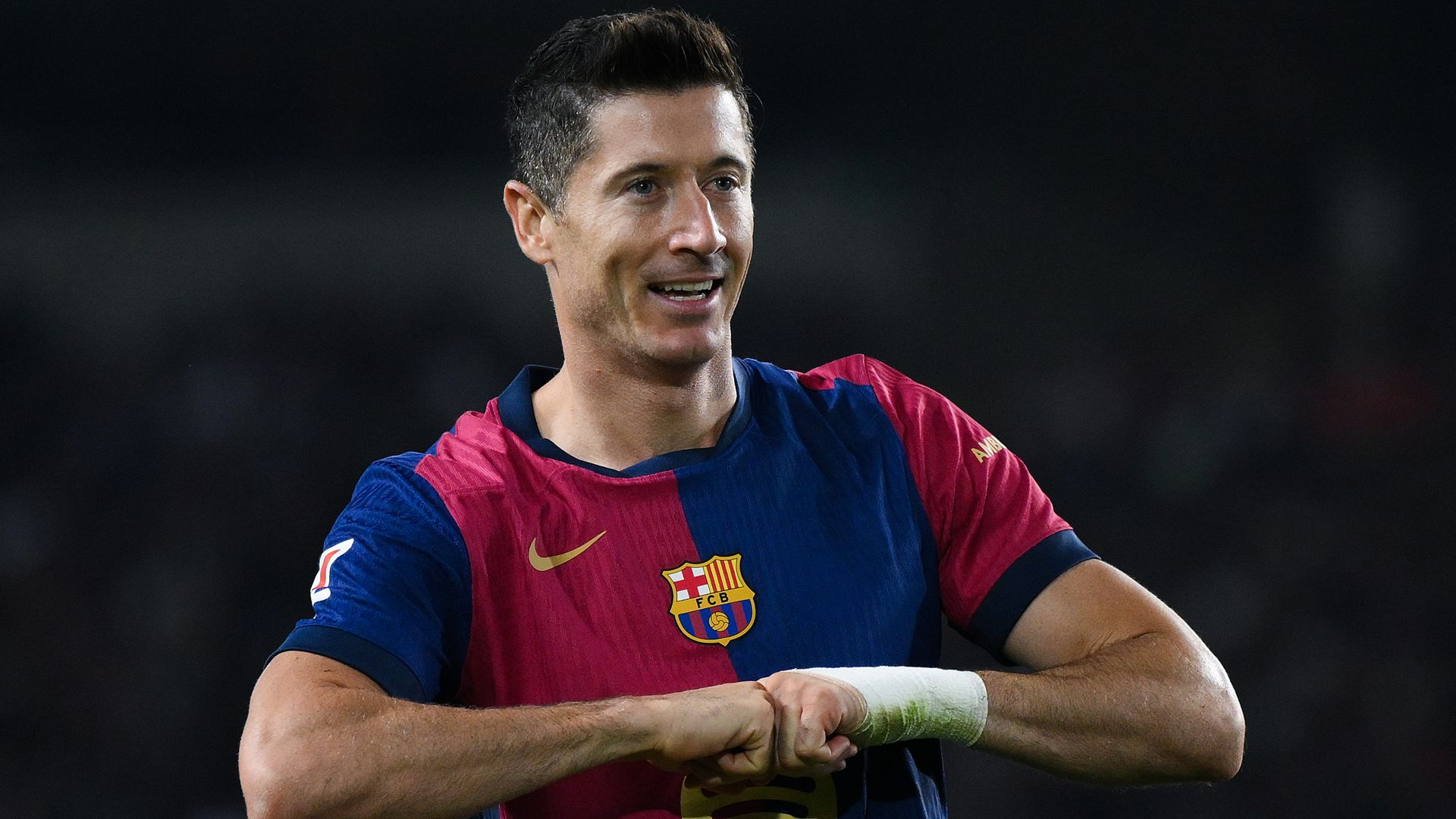 'Best player of all time!' - Robert Lewandowski given HUGE billing as ex-Poland & Man Utd ...